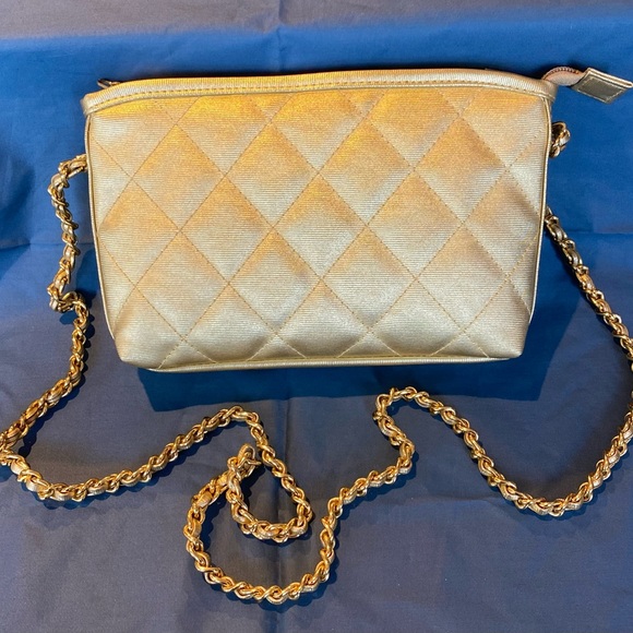 Tiannl | Bags | Vintage Tiannl Gold Fabric Bag With Chain Strap Never ...
